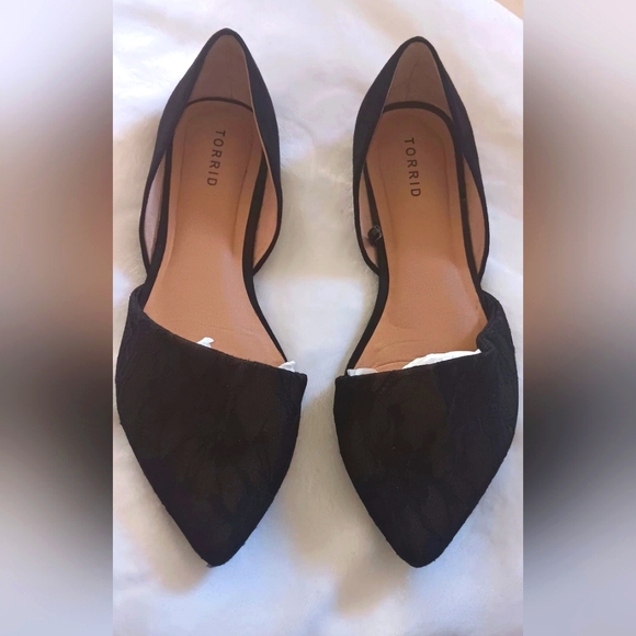torrid | Shoes | Torrid Black Flats With Open Side Design | Poshmark